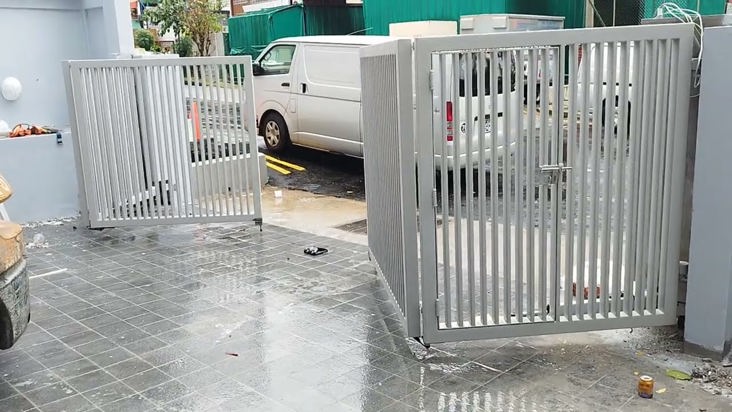 Auto Trackless Folding Gate Singapore | JL Autogate Engineering